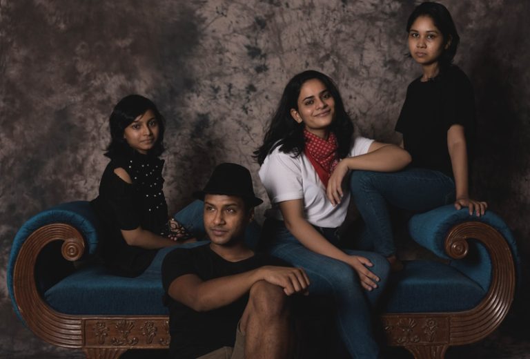 Formal Family Portrait Photography – A Step-By-Step Guide
