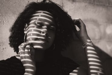 Black and White Portrait Photography- The Full Guide