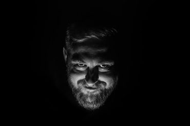 Black and White Portrait Photography- The Full Guide